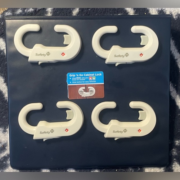 Grip & Go | Cat | Grip Go Set Of 4 Sliding Cabinet Locks Never Used ...